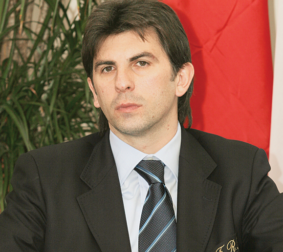 Lupescu: "Oamenii politici vor să profite de națională"