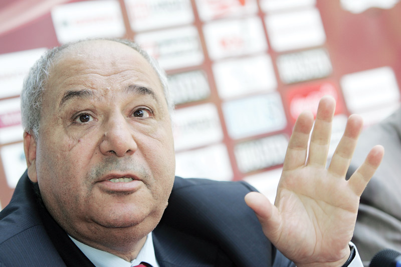 Taher: „I-am făcut din buric"