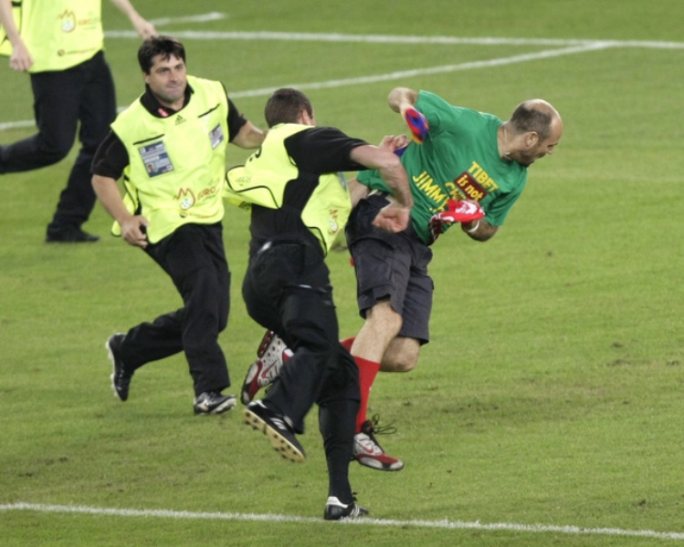 VIDEO Jimmy Jump a încercat să înscrie golul 5000 pentru BarÃ§a :) Leo ...