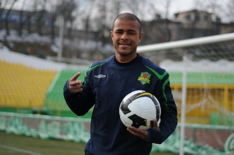 "Numai pentru Wesley am oferte, dar niciuna nu e din țară!"