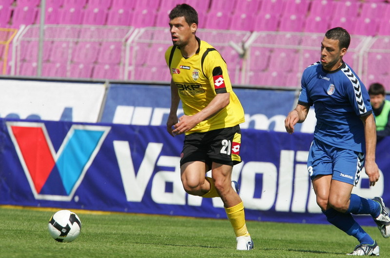 Contract redus pentru Florin Maxim