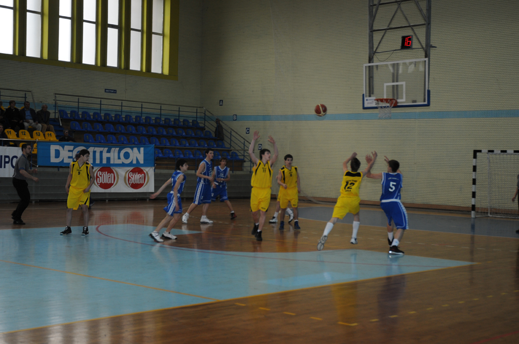 Viitorul sună bine pentru baschetul românesc PH Cluj și CSS Ploiești ...