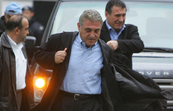 Un fotbalist de top dezvăluie ce comisioane iau frații Becali de la ...