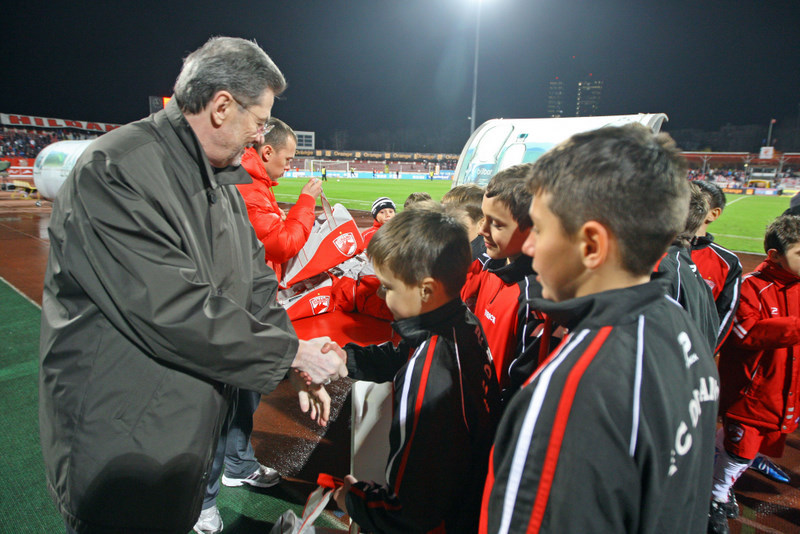 FOTO & VIDEO** Cornel Dinu i-a premiat pe "câinii" mici, noii campioni ...
