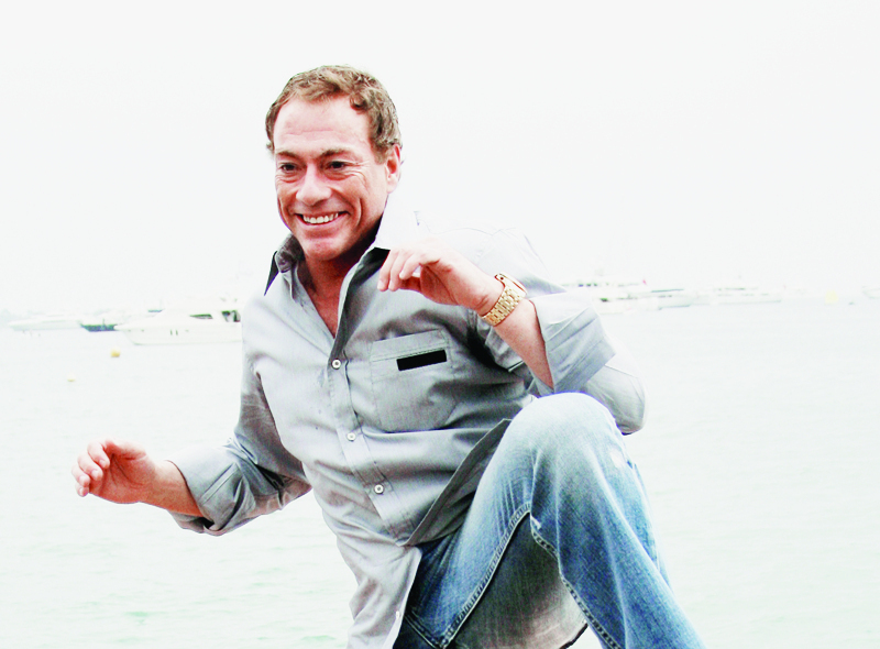 Clipul care a făcut înconjurul lumii! Van Damme și-a arătat talentul la ...