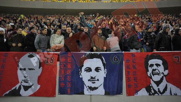 Martinovic, pus de fani alături de legendele Stelei! FOTO** Bannerul ...