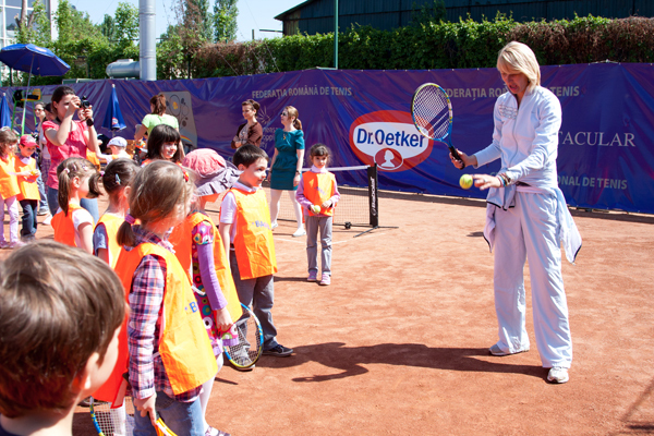 FOTO Monica Iagăr** a jucat tenis cu copiii de la Dr. Oetker Junior Trophy