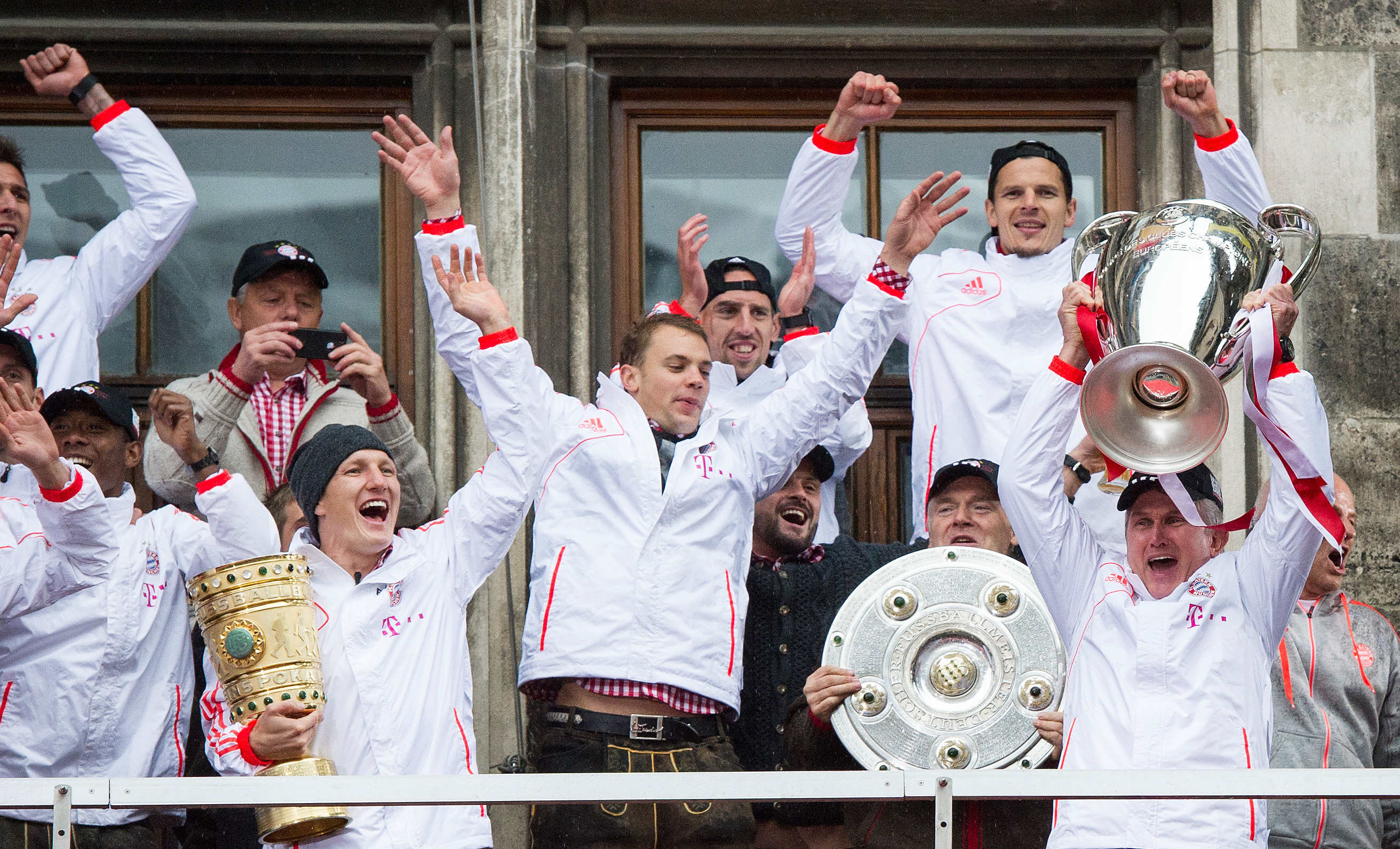 Bayern Munchen a sărbătorit realizarea triplei în acest sezon. FOTO