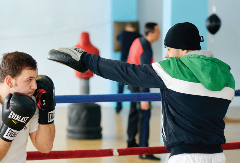 SPECIAL - "Fight Club" pentru corporatiști. Sacul de box care încasează ...