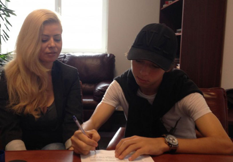 OFICIAL | Patrick Petre a semnat primul contract de profesionist din ...