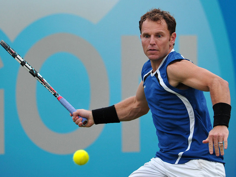 "Iron Mike" Russell: 36 ani, trei operații la genunchi, ulcer, meniu ...