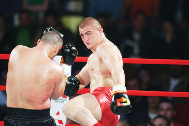 Moroșanu a obținut a 40-a victorie din carieră, la Superkombat World ...