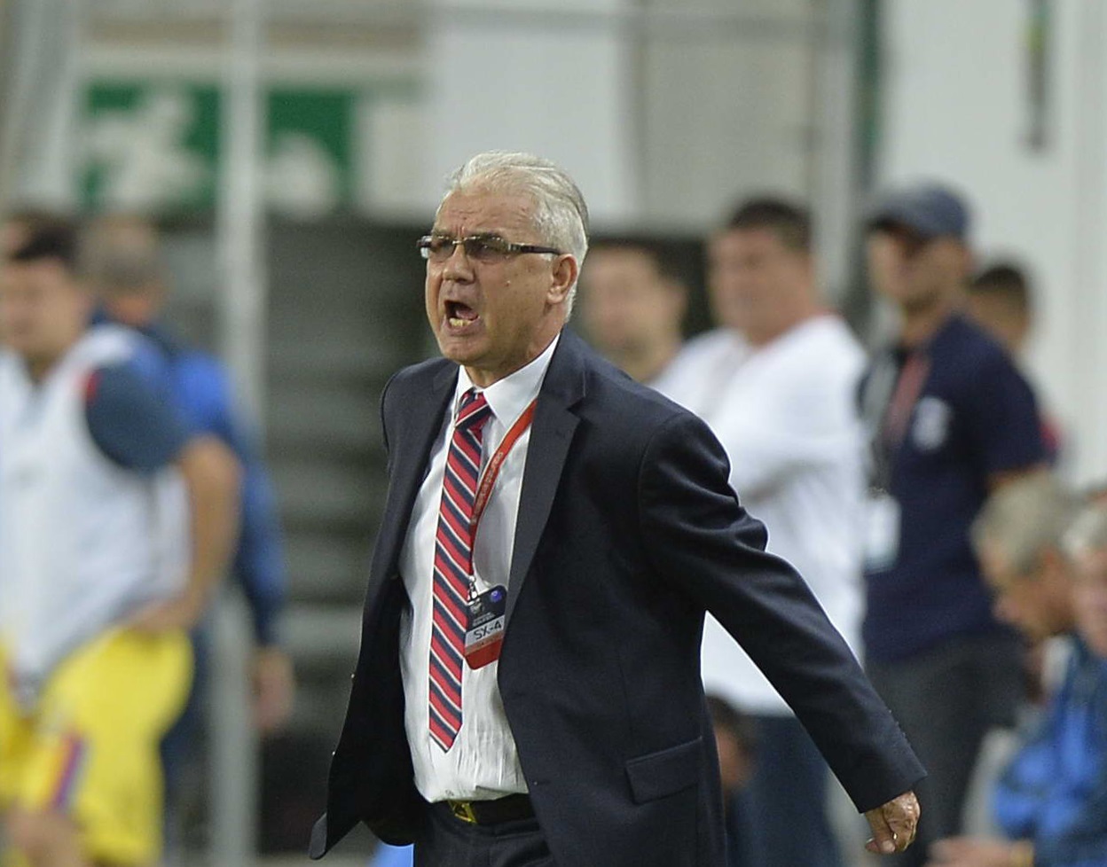 "Tata" Puiu, personaj de Caragiale. Comando pentru general: Iordănescu ...