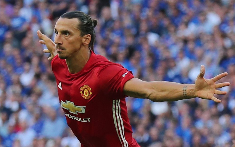 Ibrahimovic a semnat contractul care-l face să joace până la 38 de ani ...