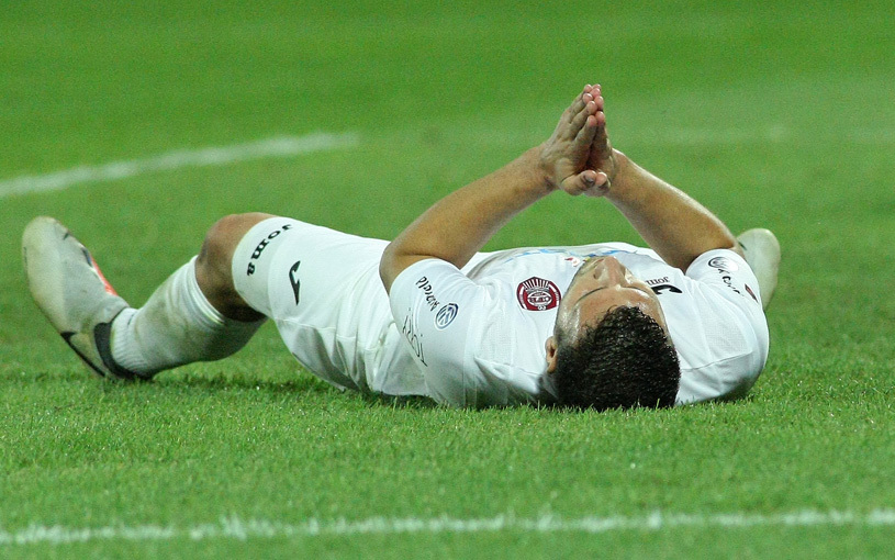 Trei probleme, trei soluţii: lăsaţi-l în pace pe Ianis Hagi, ajutaţi-l ...