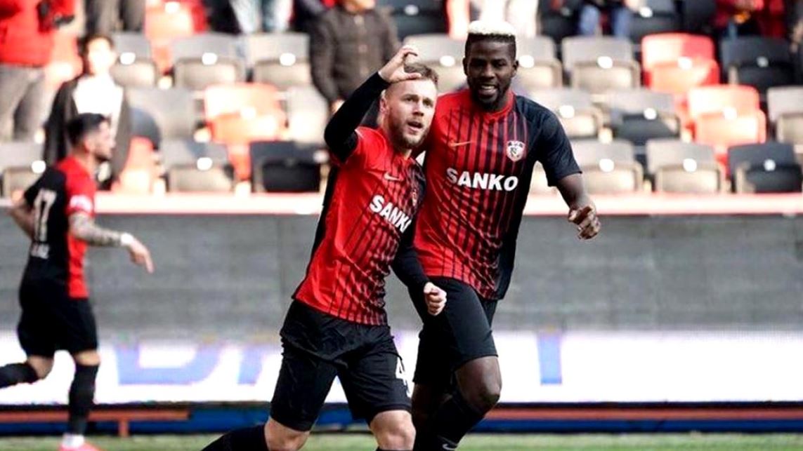 Alexandru Maxim a dezvăluit secretul lui Marius Șumudică. „Inspiră o ...