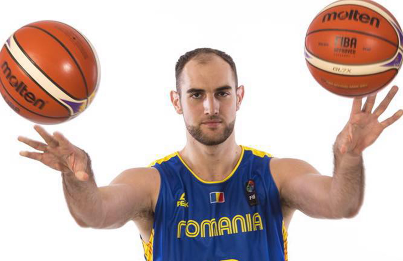 SPECIAL | Pivotul naționalei de baschet a stat două luni blocat în ...