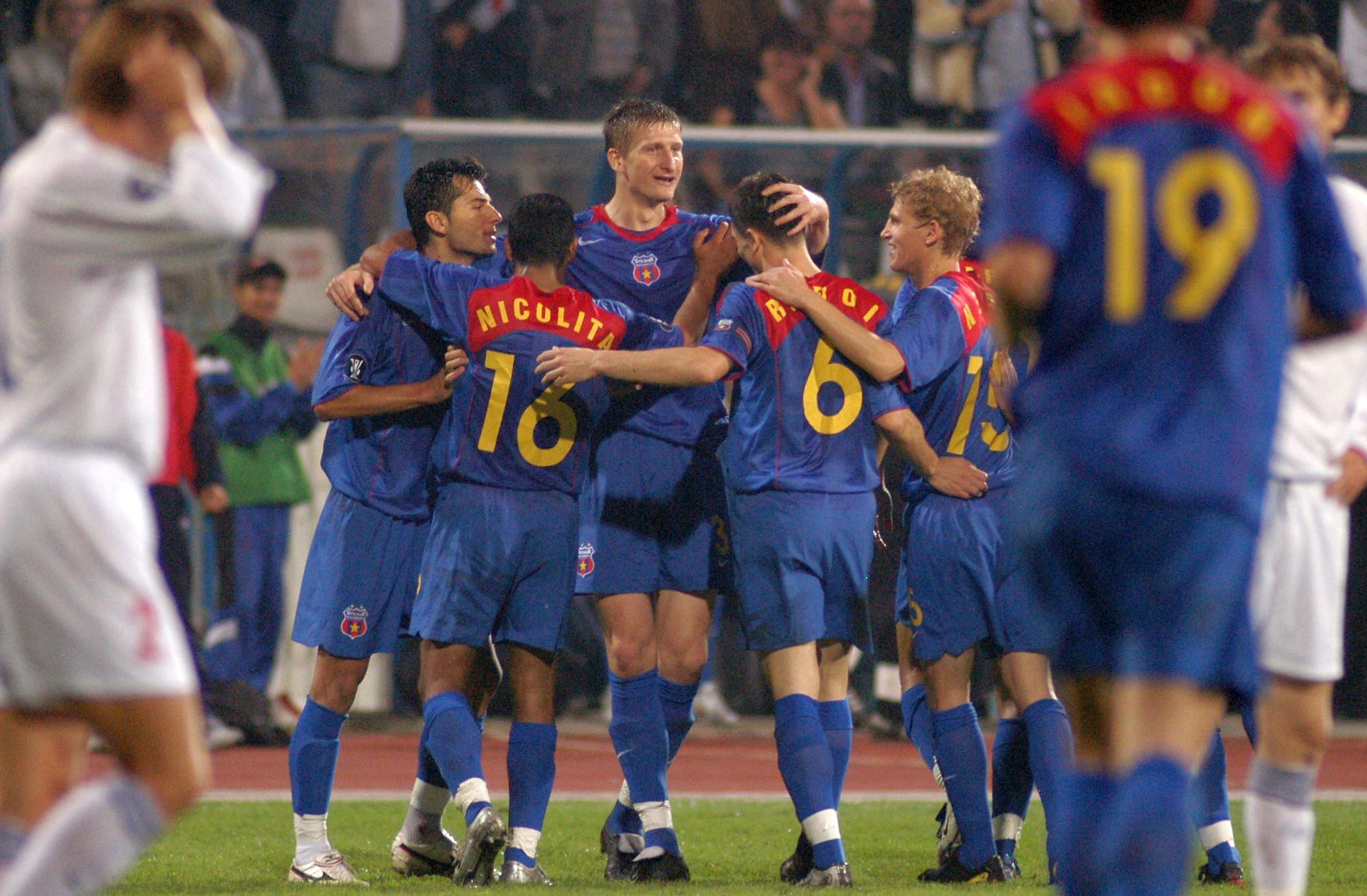 Episod amuzant în vestiarul Stelei, după ce un fotbalist a mers cu ...