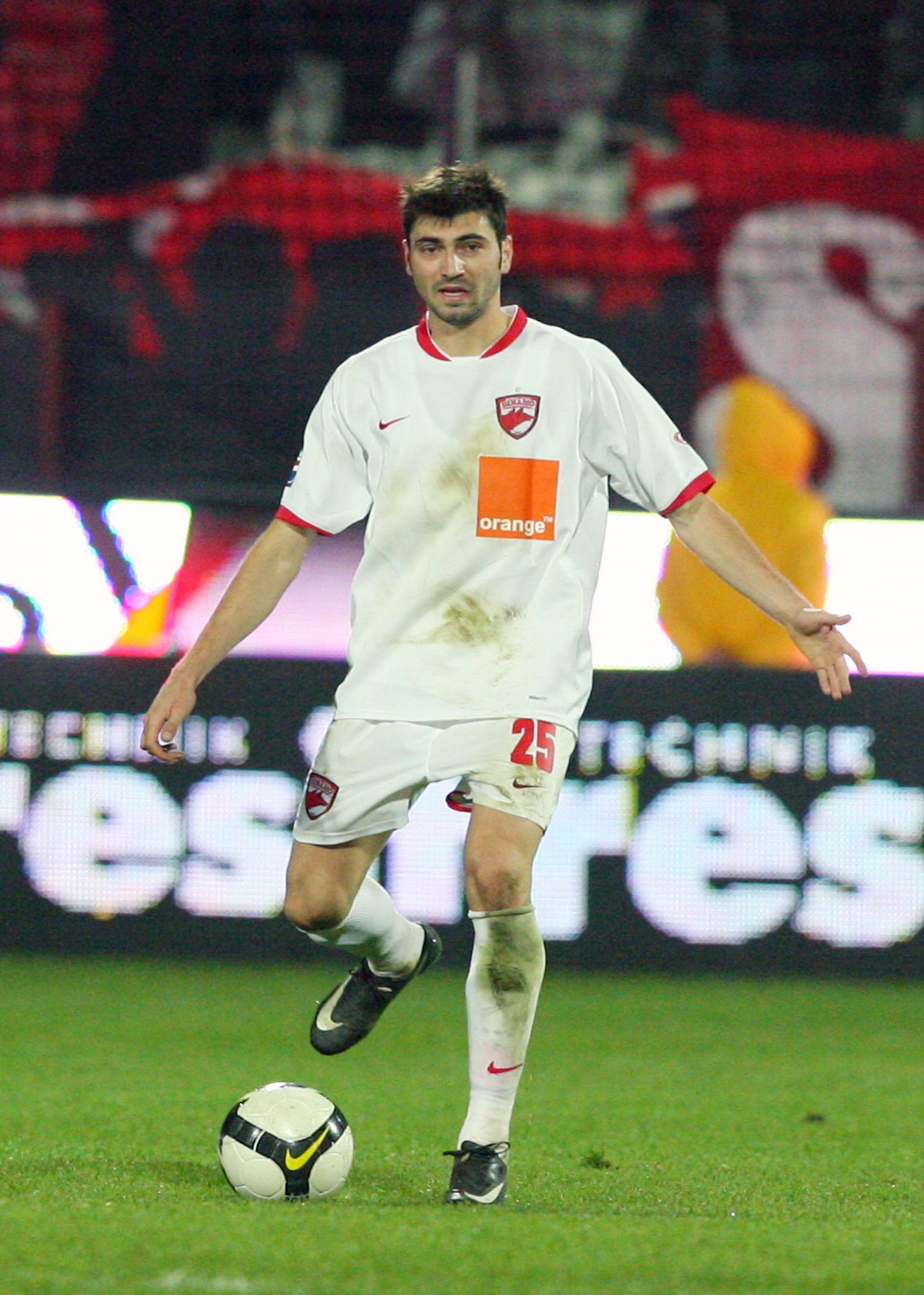 Votează cei mai buni mijlocași centrali dinamoviști! Best of Dinamo!