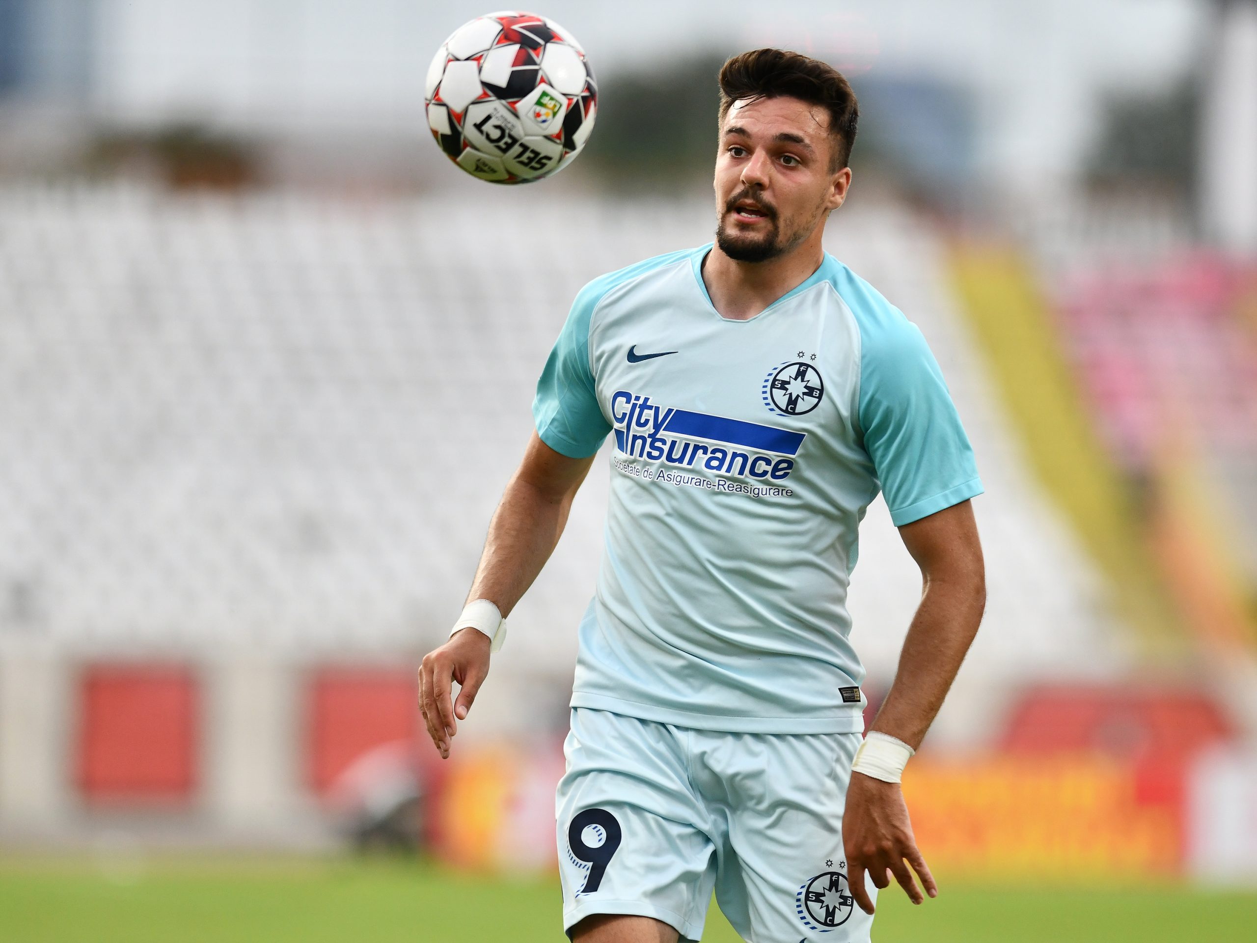 Adrian Petre, sfătuit de un fost campion al „roș-albaștrilor” să se ...