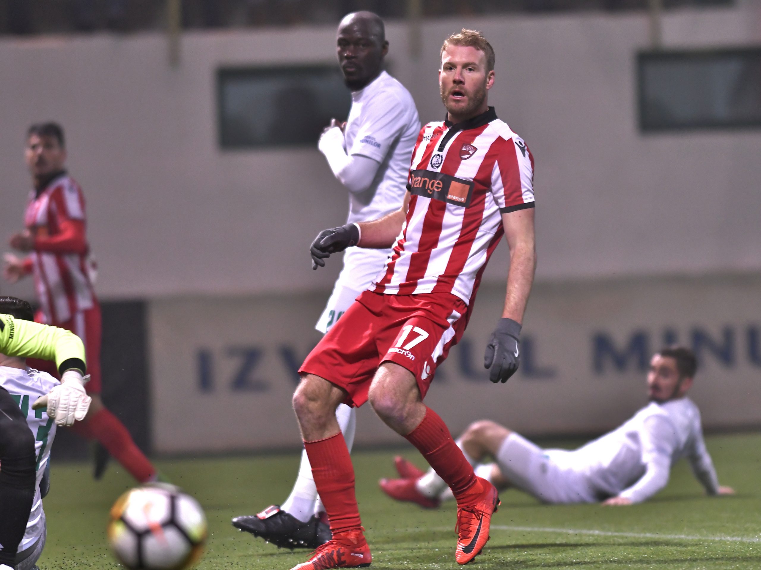 Adam Nemec semnează cu Dinamo! Atacantul ajunge azi la București! Ce ...