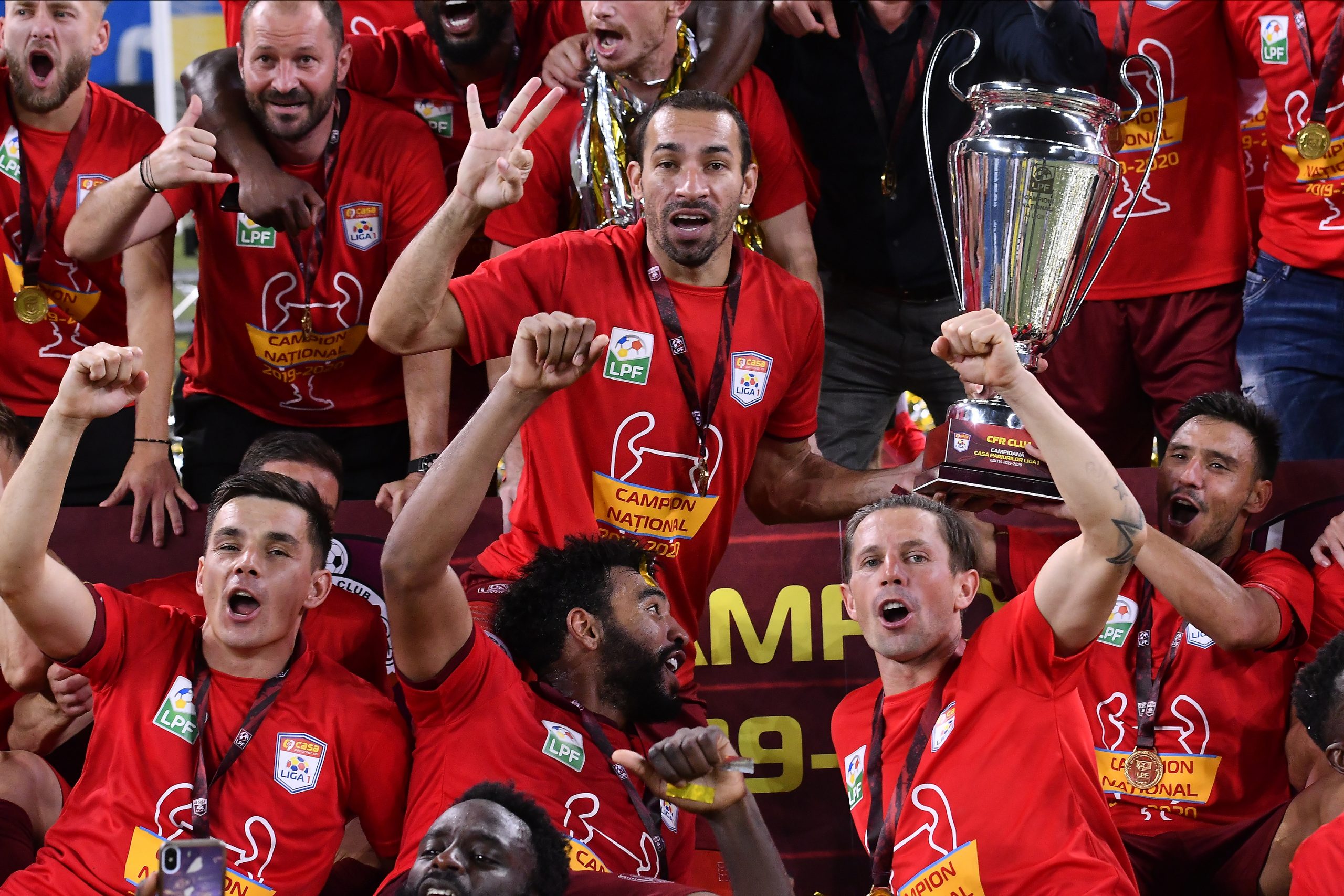 La aproape 40 de ani, cel mai vârstnic jucător din Liga 1 semnează