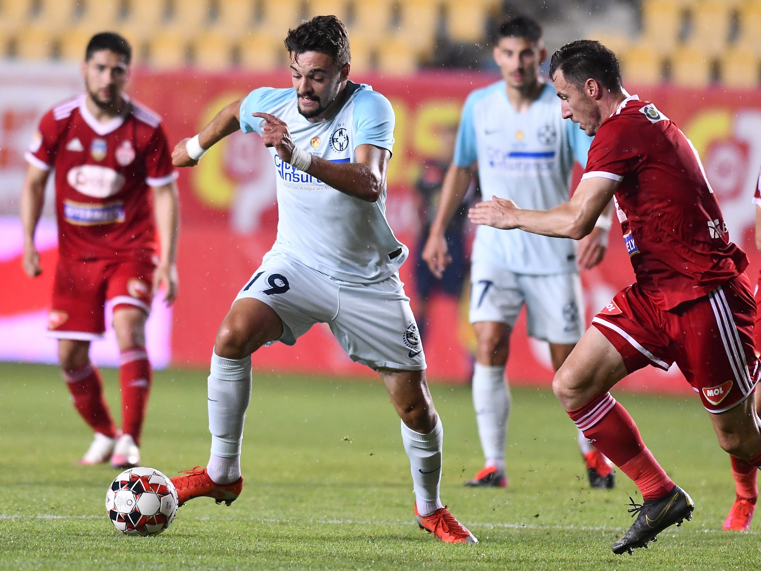 Adrian Petre la Dinamo? Cosmin Contra l-ar dori pe atacantul FCSB-ului ...