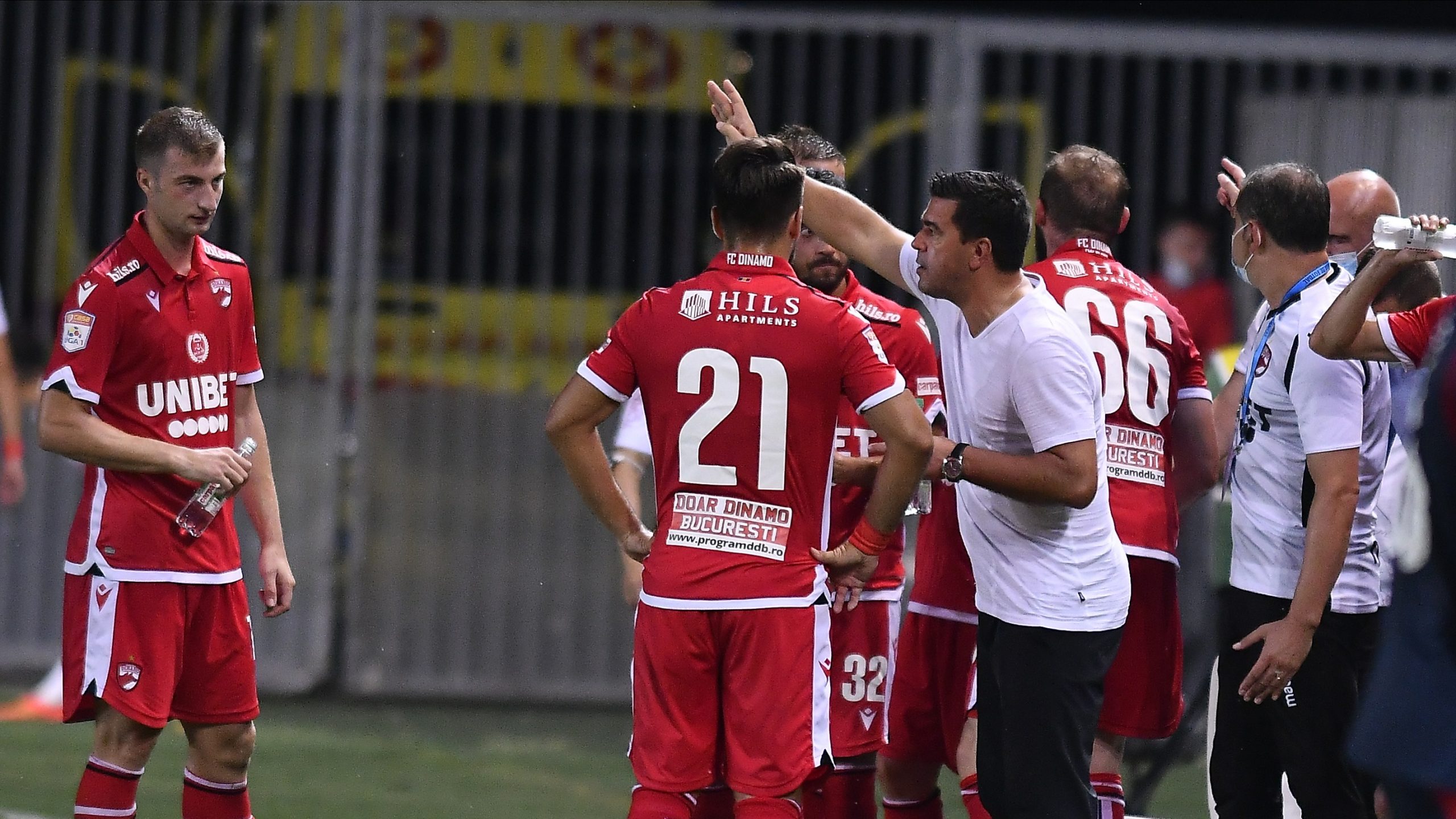 Dinamo a mai făcut un transfer, iar fanii echipei lui Cosmin Contra ...