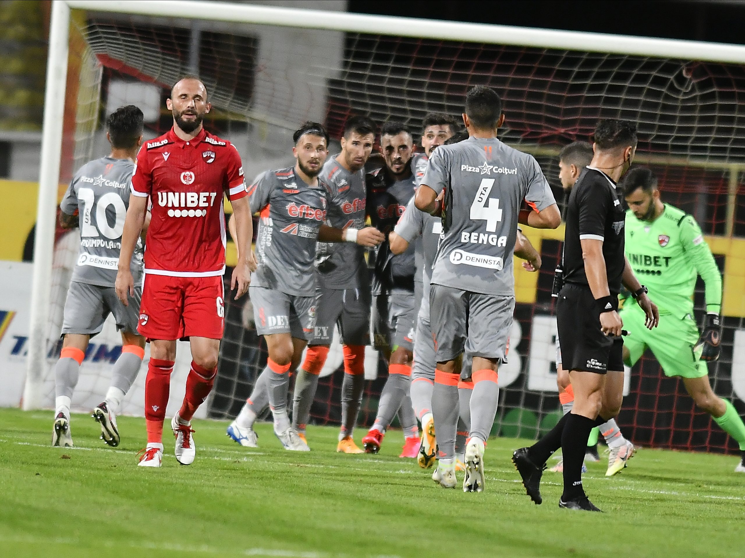 S-a închis... Hora pentru „roș-albii” de pe Mureș! UTA a învins Dinamo ...