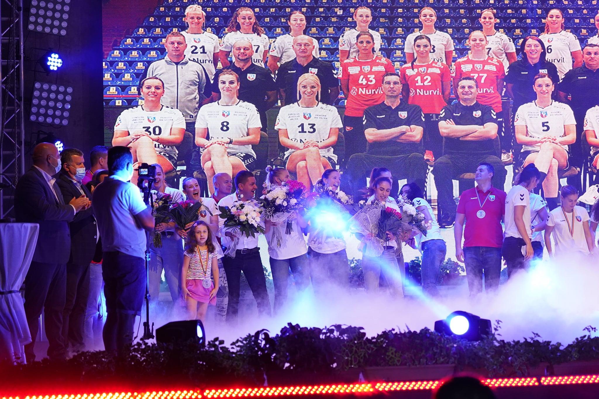 SCM Rm. Vâlcea și-a prezentat primele trofee câștigate după reluarea ...