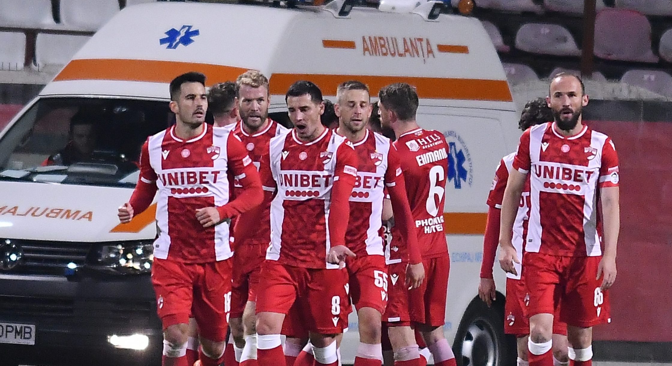 Cornel Dinu a pus tunurile pe doi jucători de la Dinamo după victoria ...