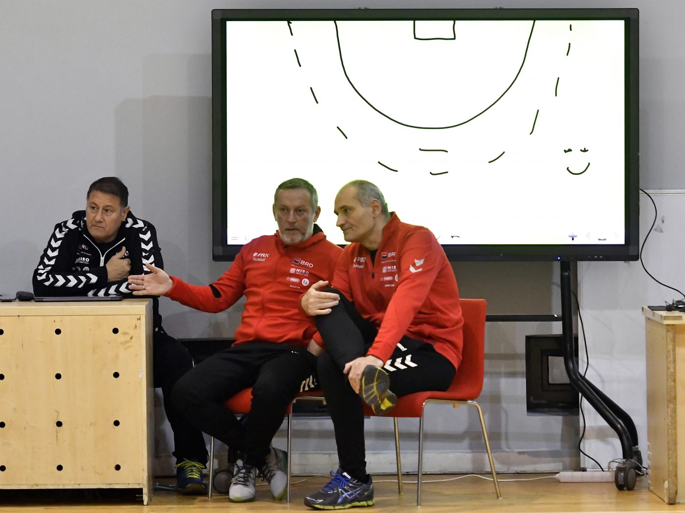 Echipa României a plecat la Euro 2020! Bogdan Burcea: „Fetele obligate ...