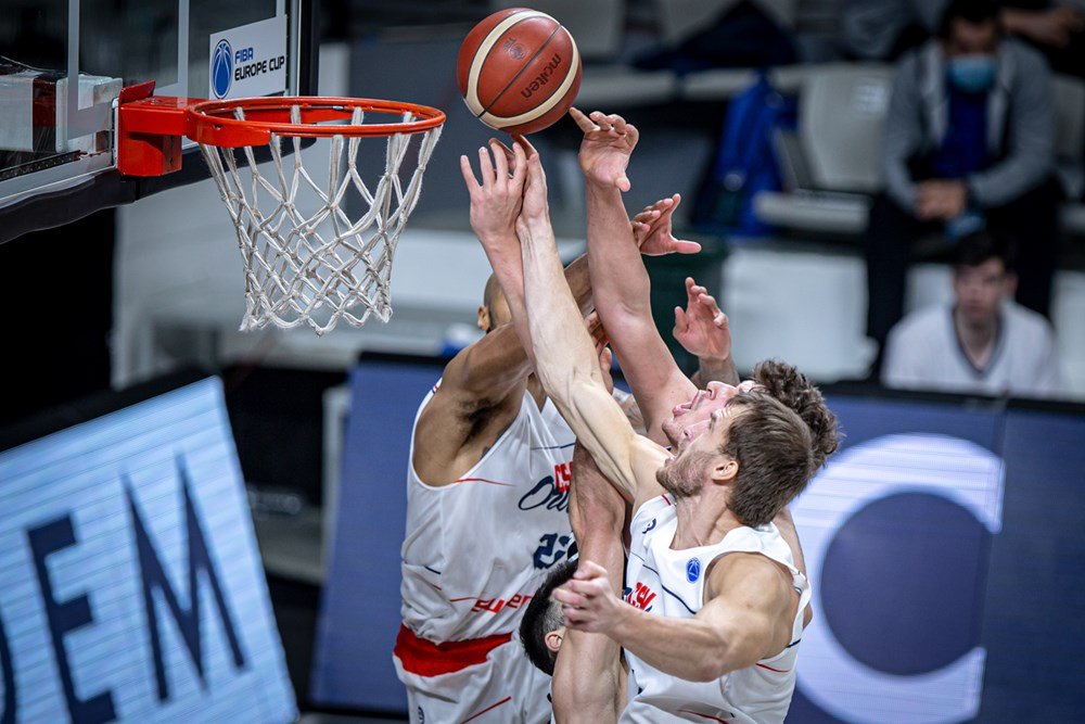 Ce meciuri putem vedea la tv în weekend din baschetul românesc