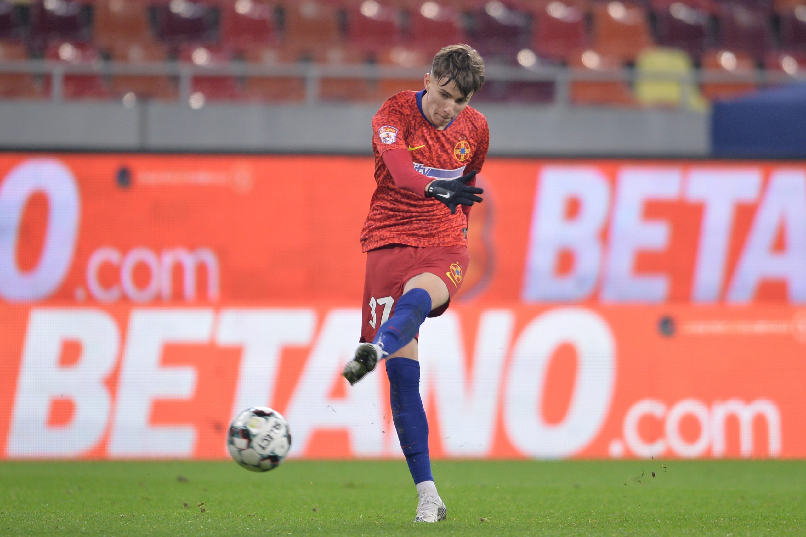 30 ianuarie 2021. Octavian Popescu, primul gol în Liga 1! „Perla” FCSB ...