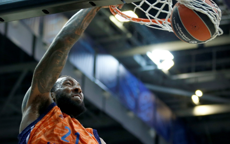 Cel mai rapid slam-dunk din istoria Euroligii de baschet masculin, după ...