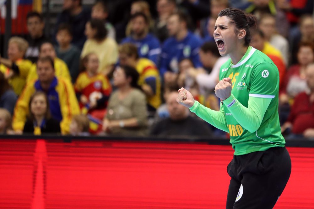 Denisa Dedu: „Cristina Neagu mai avea puțin și era urcată în tribune!”