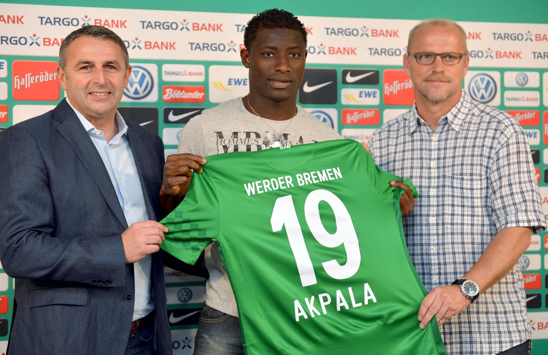 Dinamo, lovitura anului? Joseph Akpala a marcat un gol de neuitat ...