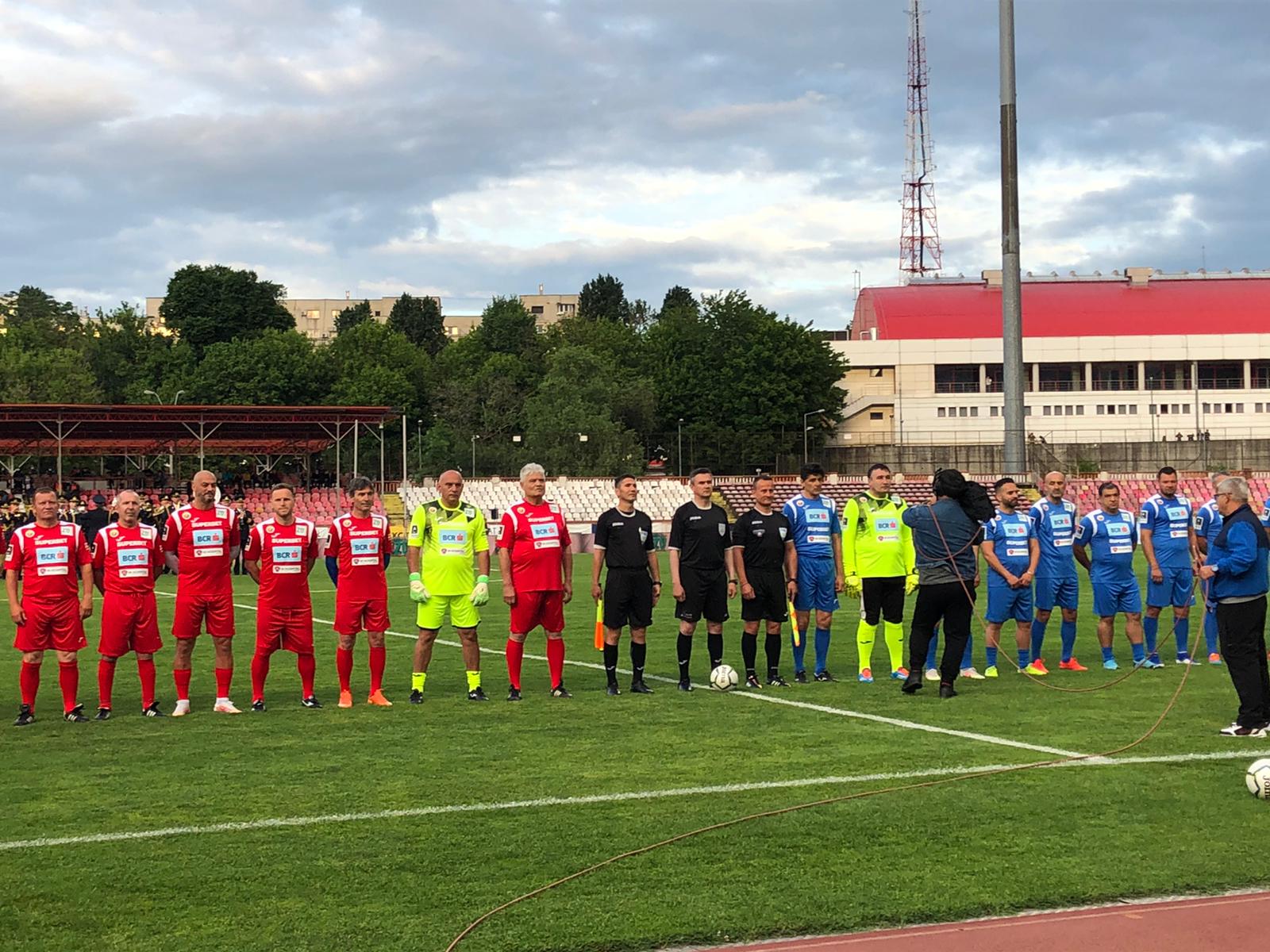 Spectacol total în meciul legendelor din fotbalul românesc: „O să jucăm ...