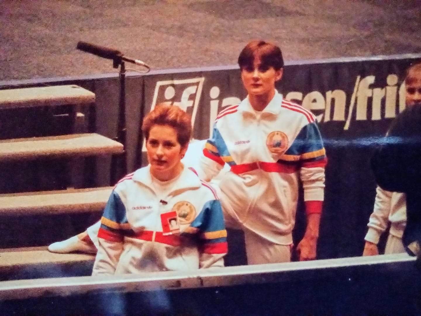 O medaliată olimpică la gimnastică și fiica sa vor sa părăsească ...