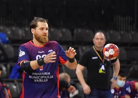 Trei handbaliști reclamă faptul că au fost păcăliți de nou-promovata ...