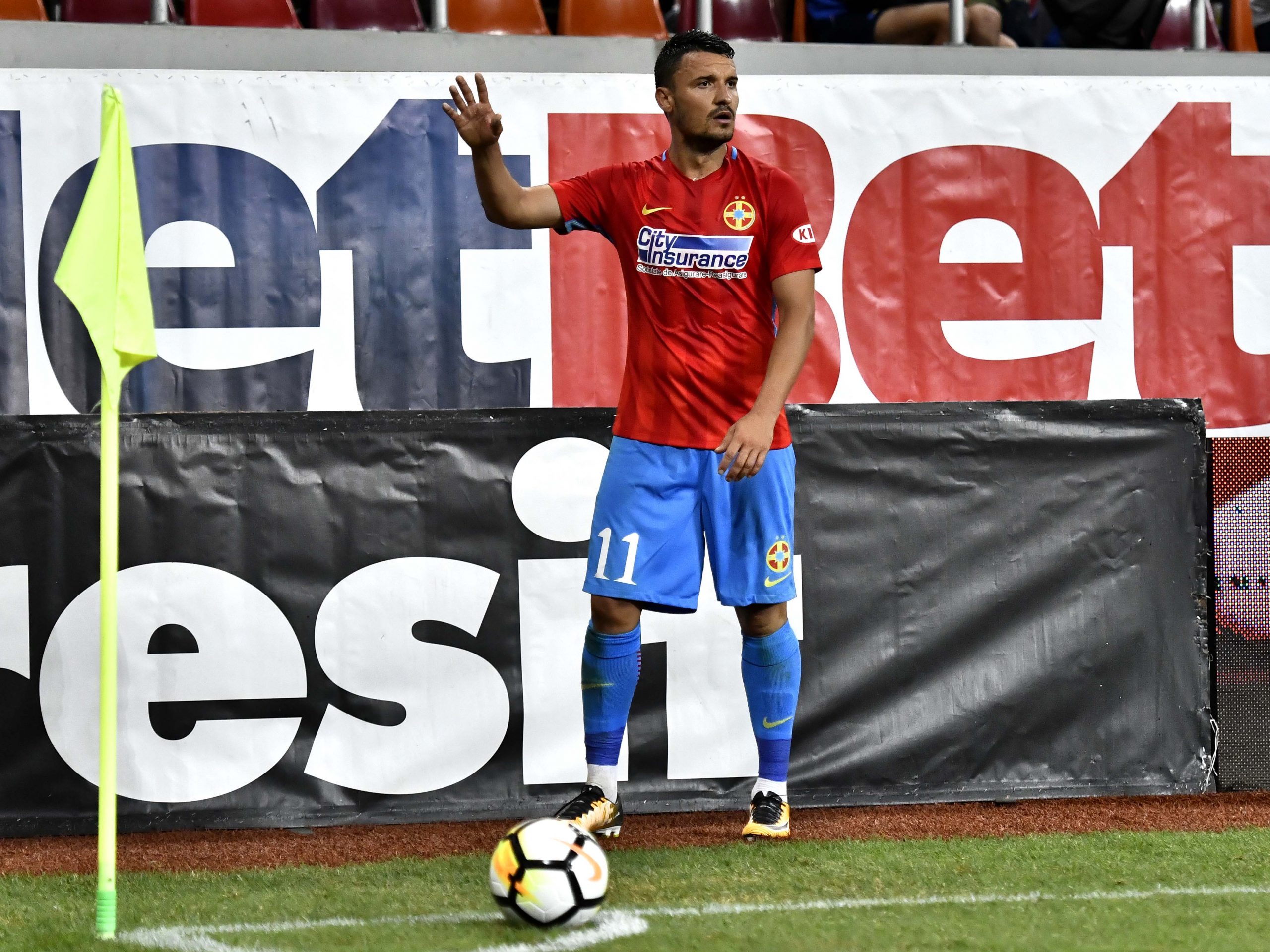 Rapidiștii, ironizați după revenirea lui Constantin Budescu la FCSB ...