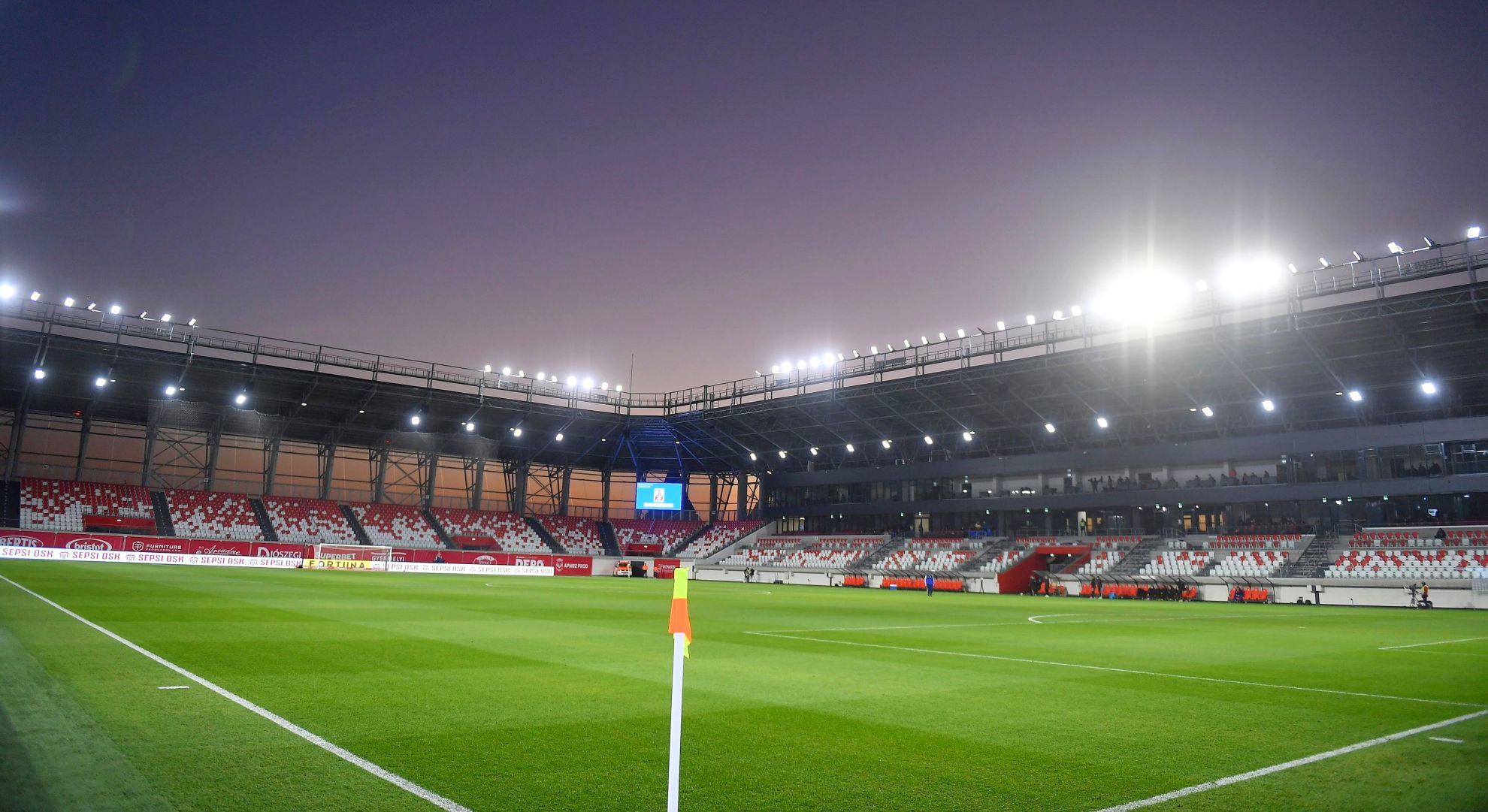 Fotbalul din România șochează din nou: apariție inedită în tribune la ...