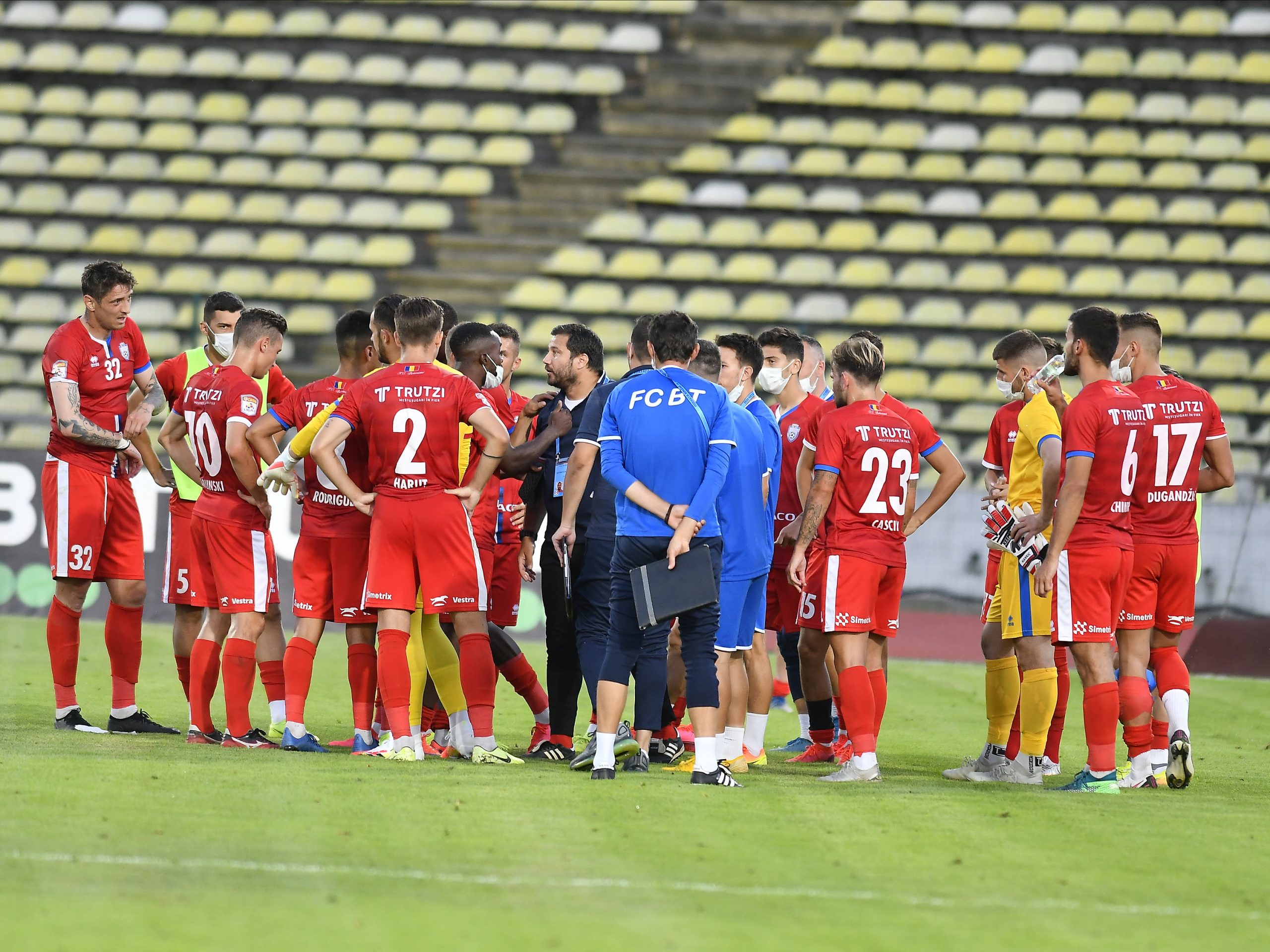 Conflict chiar pe teren între Marius Croitoru și Alin Șeroni, după ...