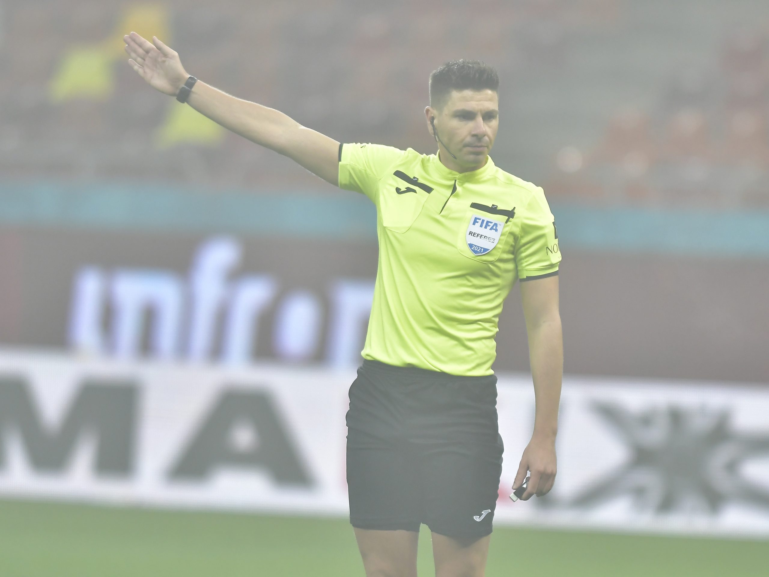 Arbitrul Marian Barbu, viciere de rezultat în favoarea FCSB în meciul ...