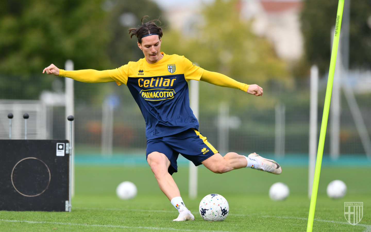 Italienii au făcut anunțul privind viitorul lui Dennis Man la Parma ...