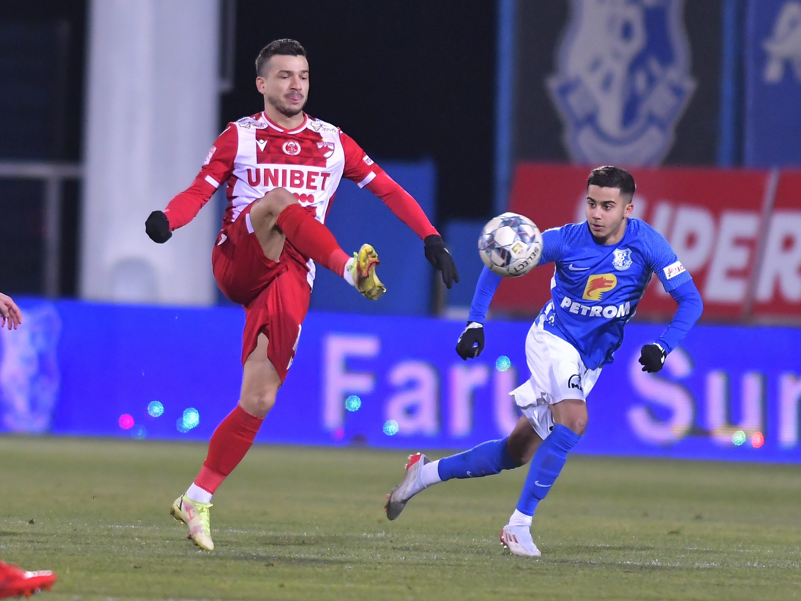 Dinamo remizează pe terenul Farului Constanța și prinde curaj înaintea ...