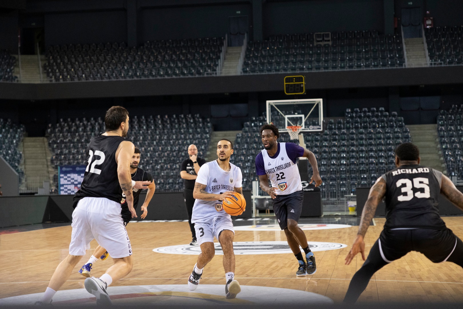 Ce meciuri se transmit la tv în Liga Națională de baschet masculin