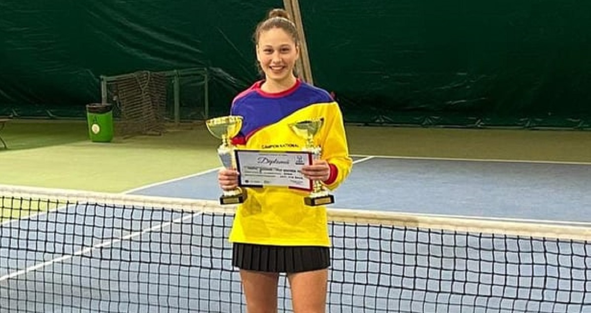Tocmai a devenit campioană națională atât la simplu cât și la dublu ...