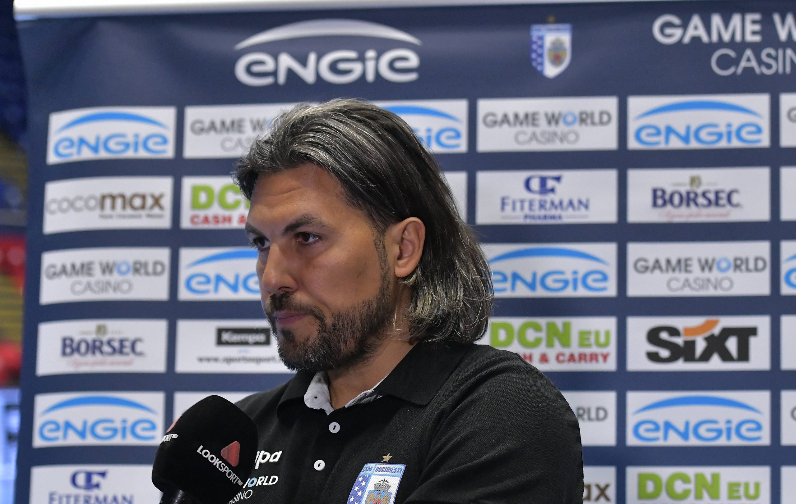 Adi Vasile, antrenorul vedetelor de la CSM București, ipostaze tandre ...