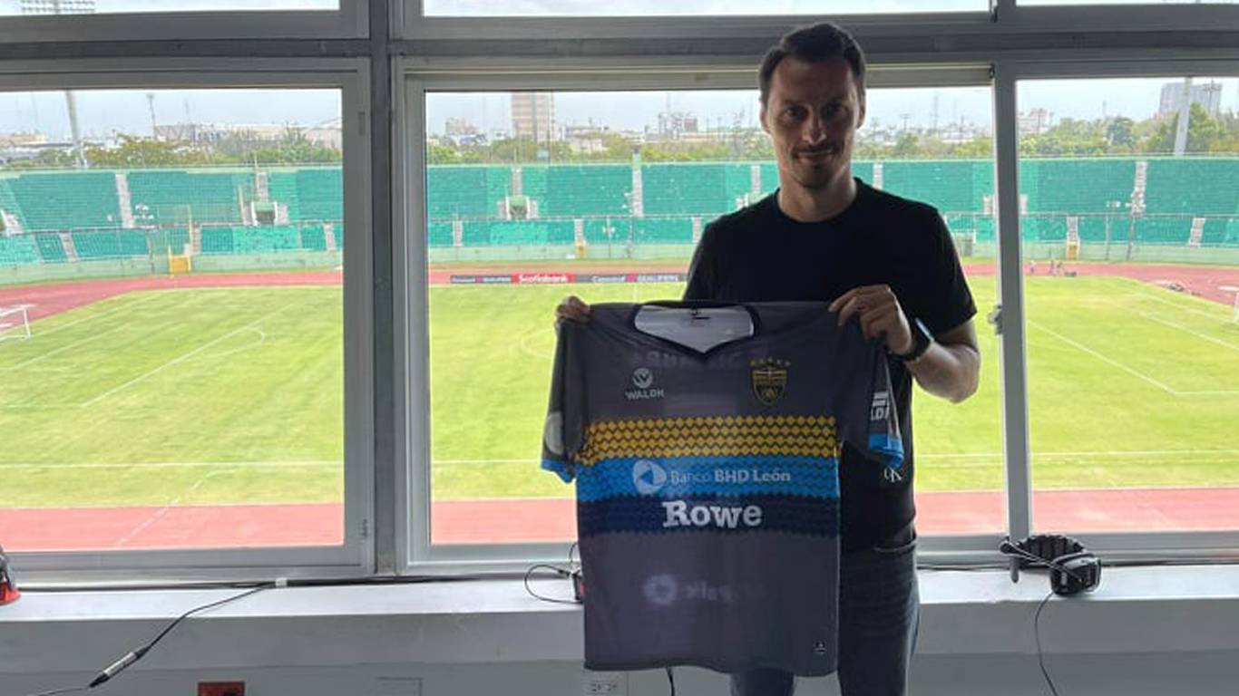 Un fotbalist care și-a propus, în urmă cu 8 ani, să nu mai joace în ...